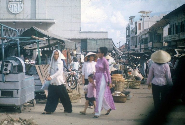 Chợ Bà Chiểu: Thiên đường ẩm thực, mua sắm, đồ si bậc nhất | Bship